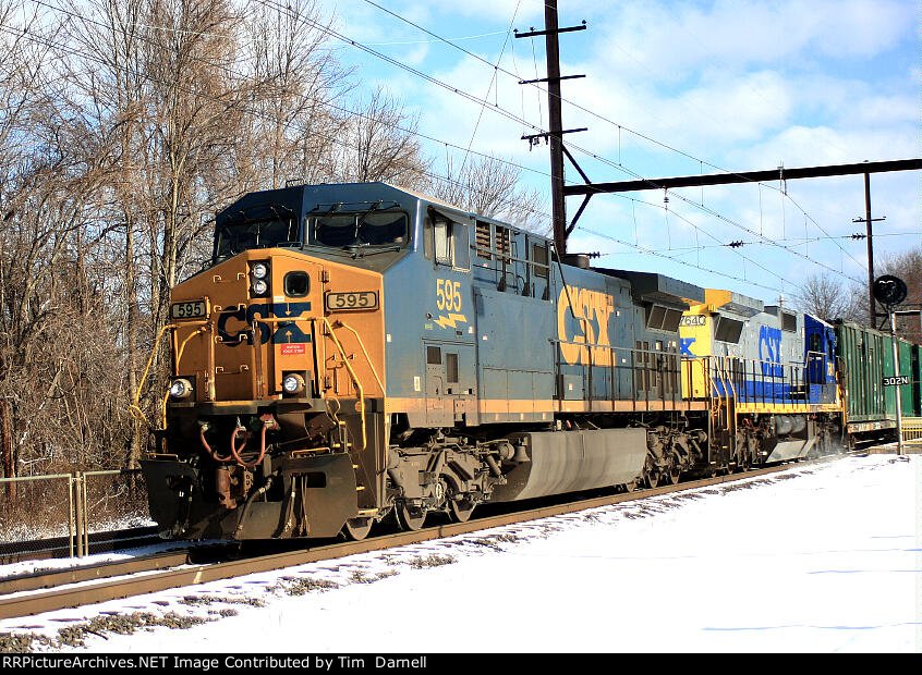 CSX 595, 7640 on Q703